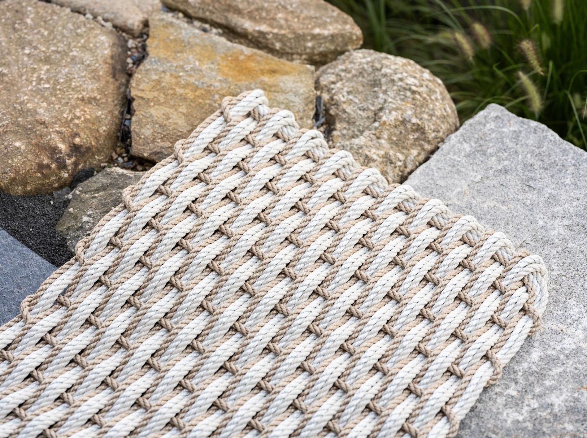 TRC L Sand/Fog Gray/Oyster Rope Mat | QUIRK Cape May